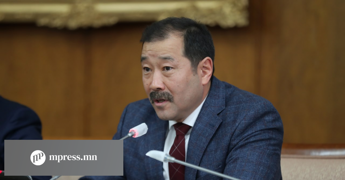 Ж Бат Эрдэнэ Мэдээлэл танилцуулга хийсэн болоод хөвөөд яваад байж