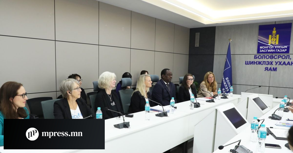 НҮБ ын хүүхдийн сангийн төлөөлөгчид сургууль цэцэрлэгүүдтэй танилцаж байна