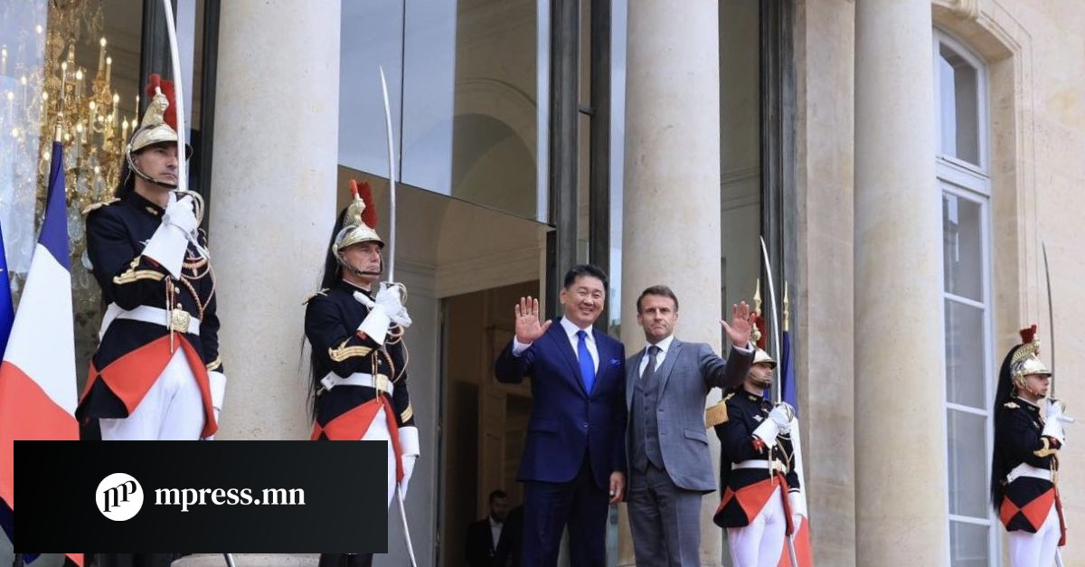 Ерөнхийлөгч У Хүрэлсүхийг Бүгд Найрамдах Франц Улсын Ерөнхийлөгч Эммануэл Макрон албан ёсоор угтлаа