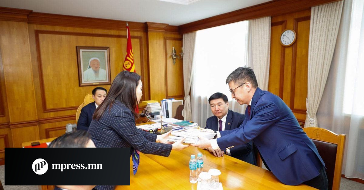 Процессын дахин инженерчлэлийн нэгдсэн тайланг ХНХ ын сайдад хүлээлгэн өглөө