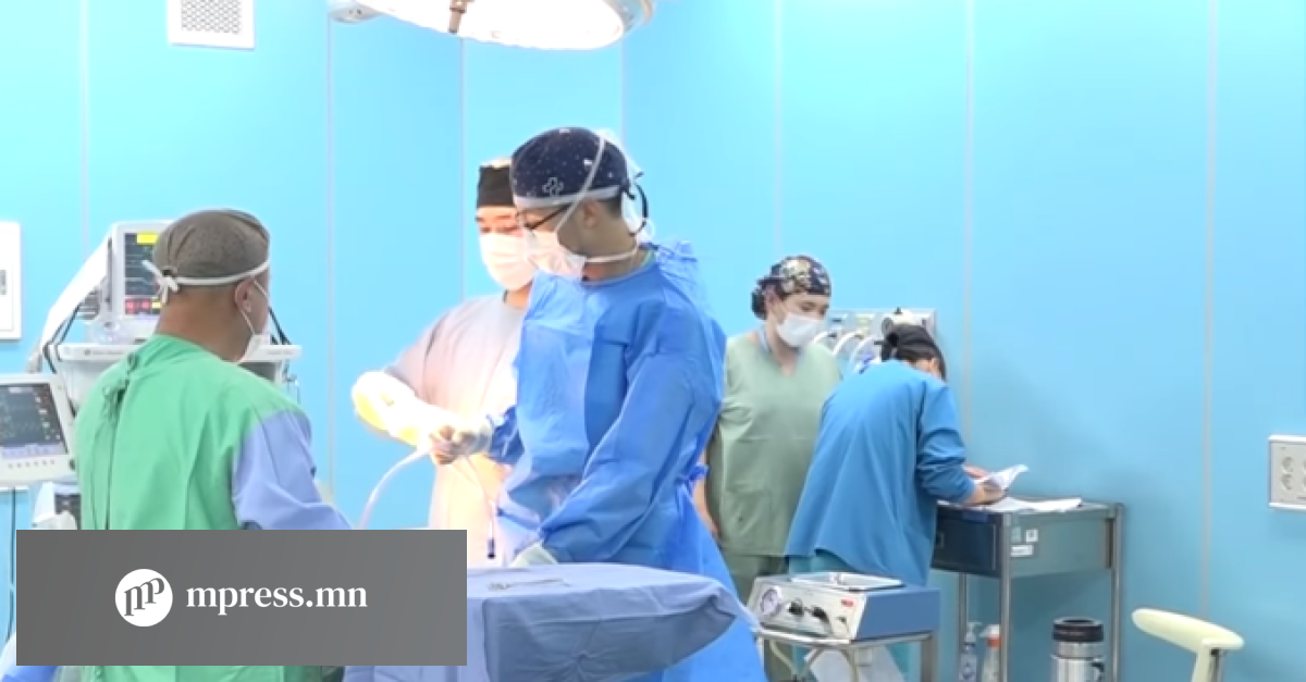 УХТЭ бөөрний хавдрын үеийн мэс заслын эмчилгээ тусламжийг үзүүлж байна