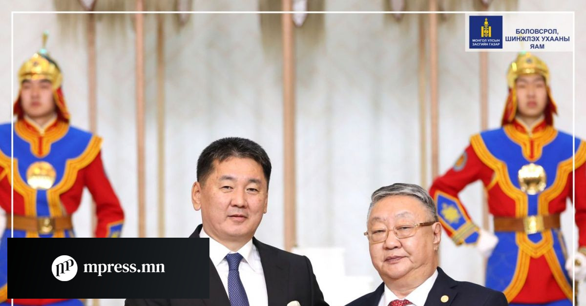 Монгол Улсын Ерөнхийлөгч эрдэмтдэд “Академич“ хэргэм хүртээлээ