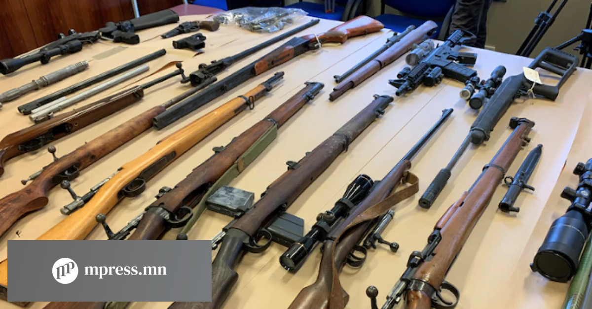 Галт зэвсэг оролдож байгаад сум алдан нэгнийгээ гэмтээжээ